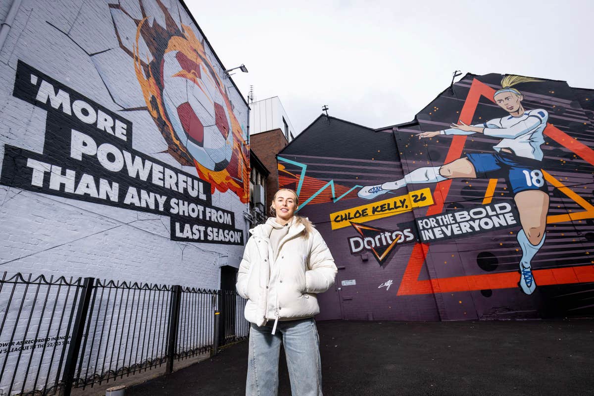 2774 SQUARE FOOT MURAL OF LIONESS CHLOE KELLY IS UNVEILED BY DORITOS TO ...