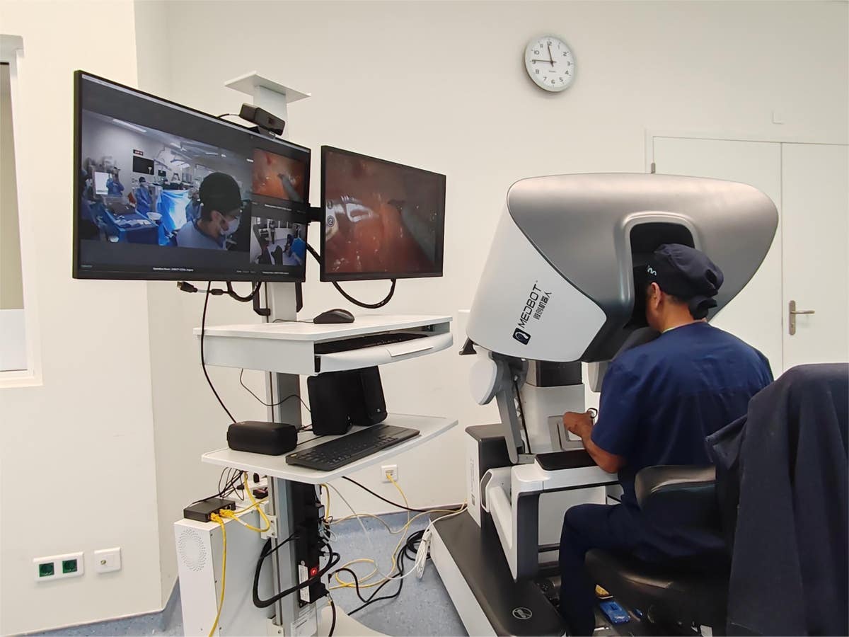 MICROPORT® MEDBOT™'S TOUMAI™ ENDOSCOPIC SURGICAL ROBOT SYSTEM COMPLETES ...