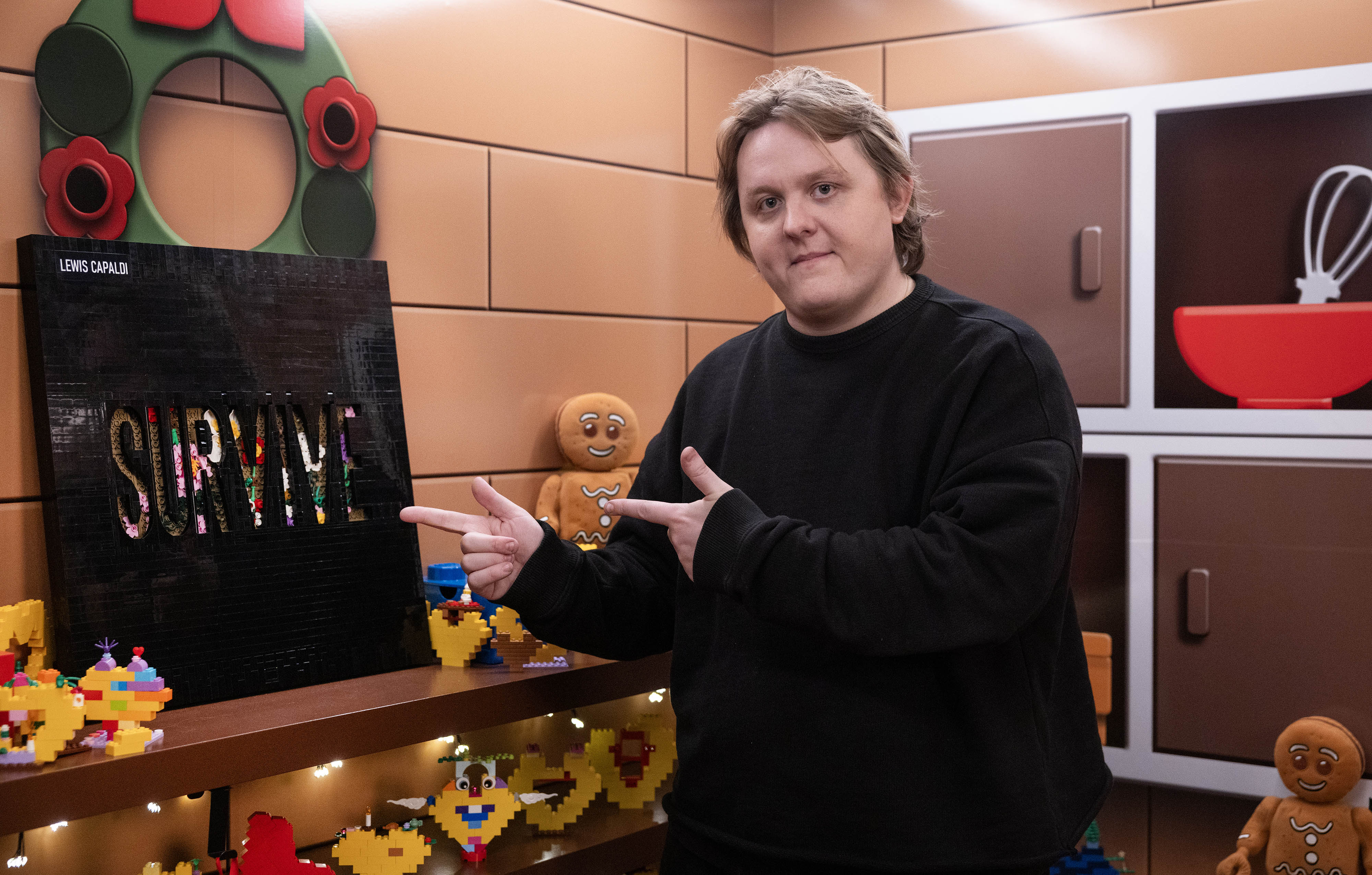 Capaldi Christmas! Lewis Capaldi honoured in replica lookalike statue ...